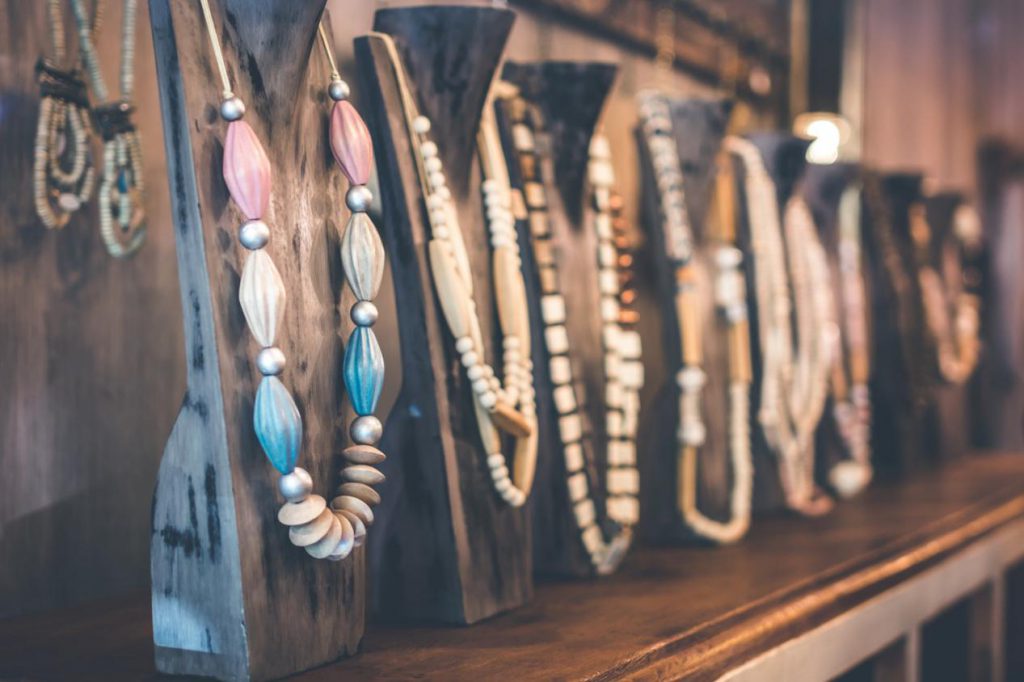 Handmade vs. Machine-Made Jewelry: Which One is For You?